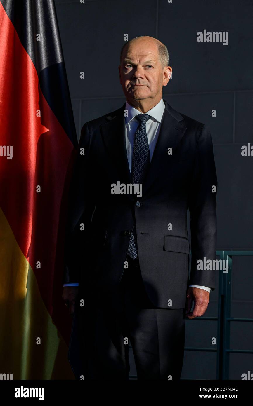 GER, Berlin, Thema - Bundeskanzleramt, Bundeskanzler, Amtsuebergabe Olaf Scholz an Friedrich ...