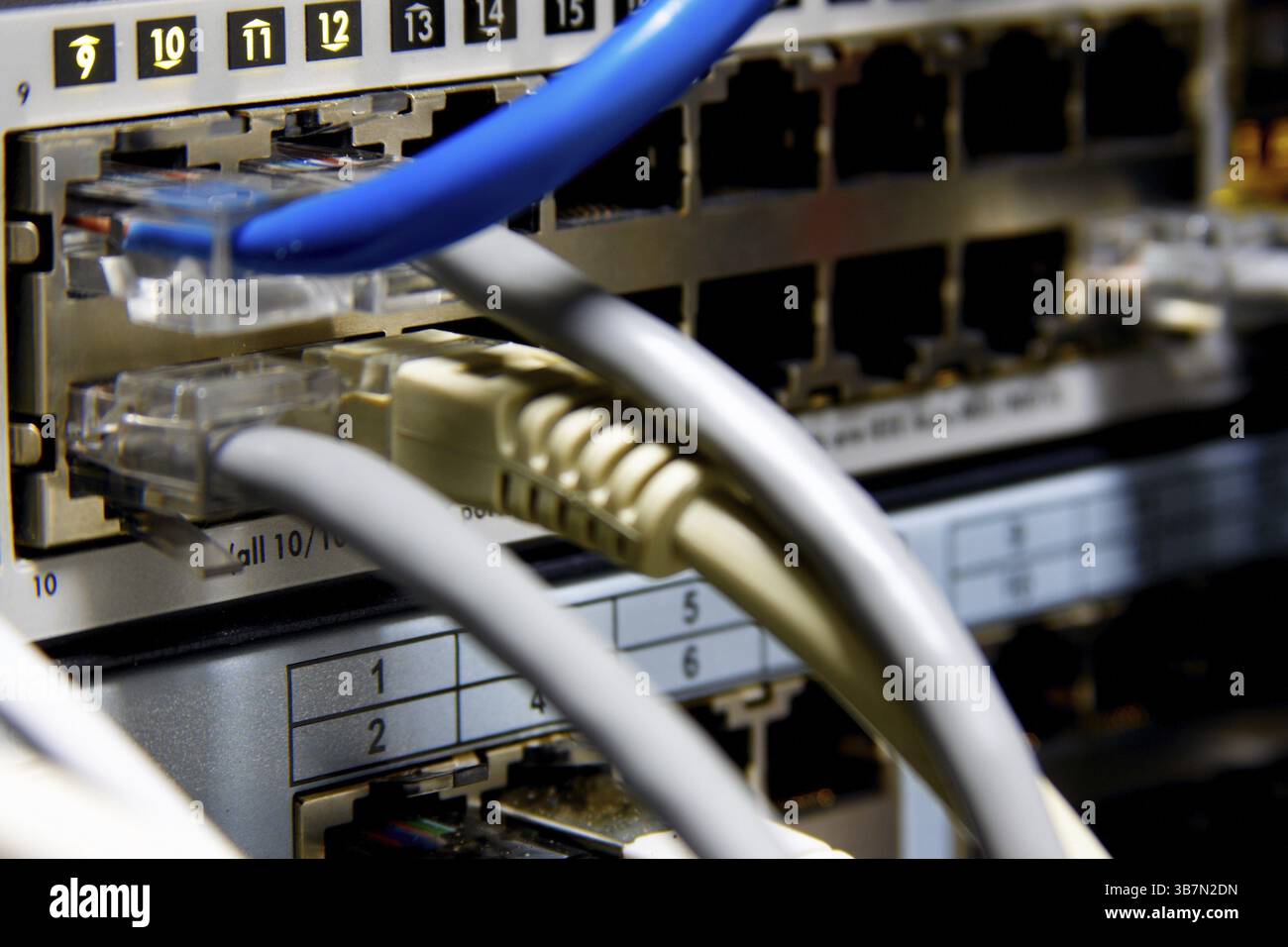 Supercomputer cables lamps hi-res stock photography and images - Alamy