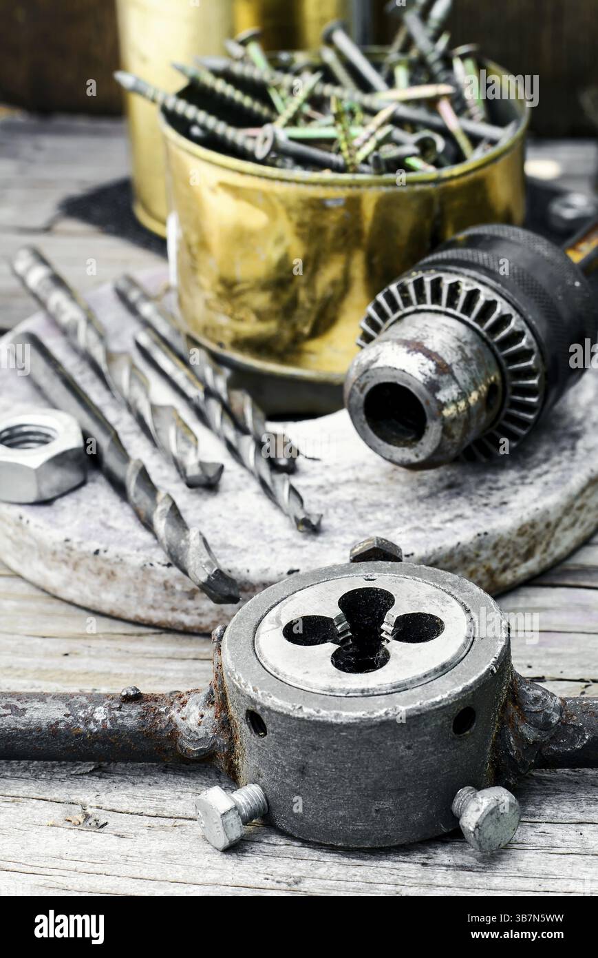 Thread cutting external tool hi-res stock photography and images - Alamy