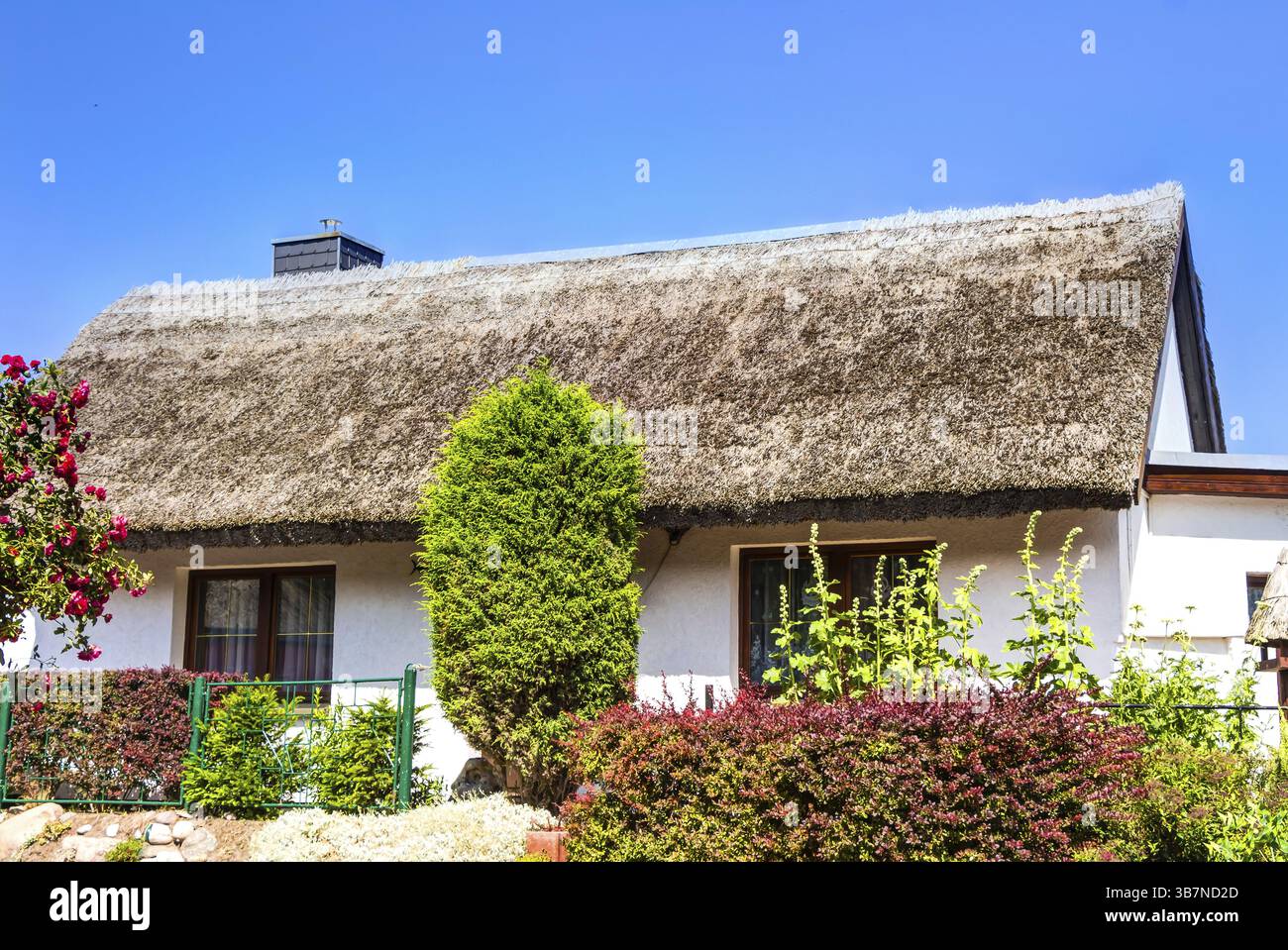 Traditional thatching roof house in Vitt on Rugia Stock Photo - Alamy