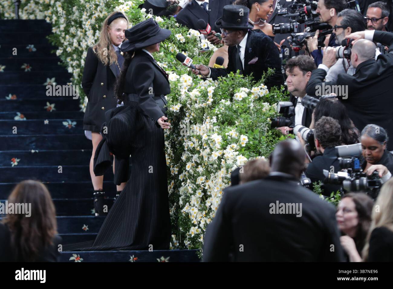 NEW YORK, NEW YORK - MAY 05: The 2025 Met Gala, held at the ...