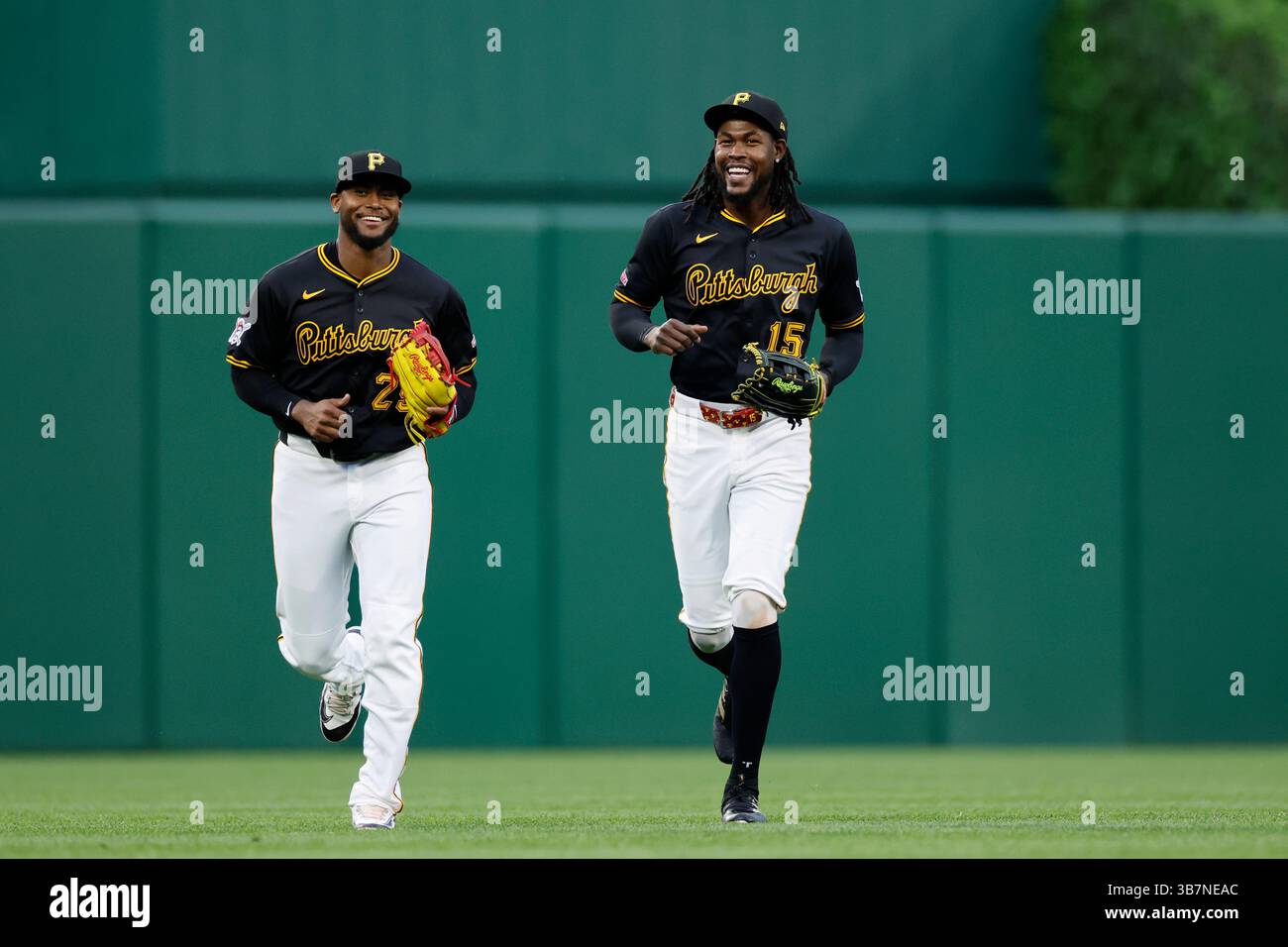 PITTSBURGH, PA - MAY 03: Pittsburgh Pirates outfielder Oneil Cruz (15 ...