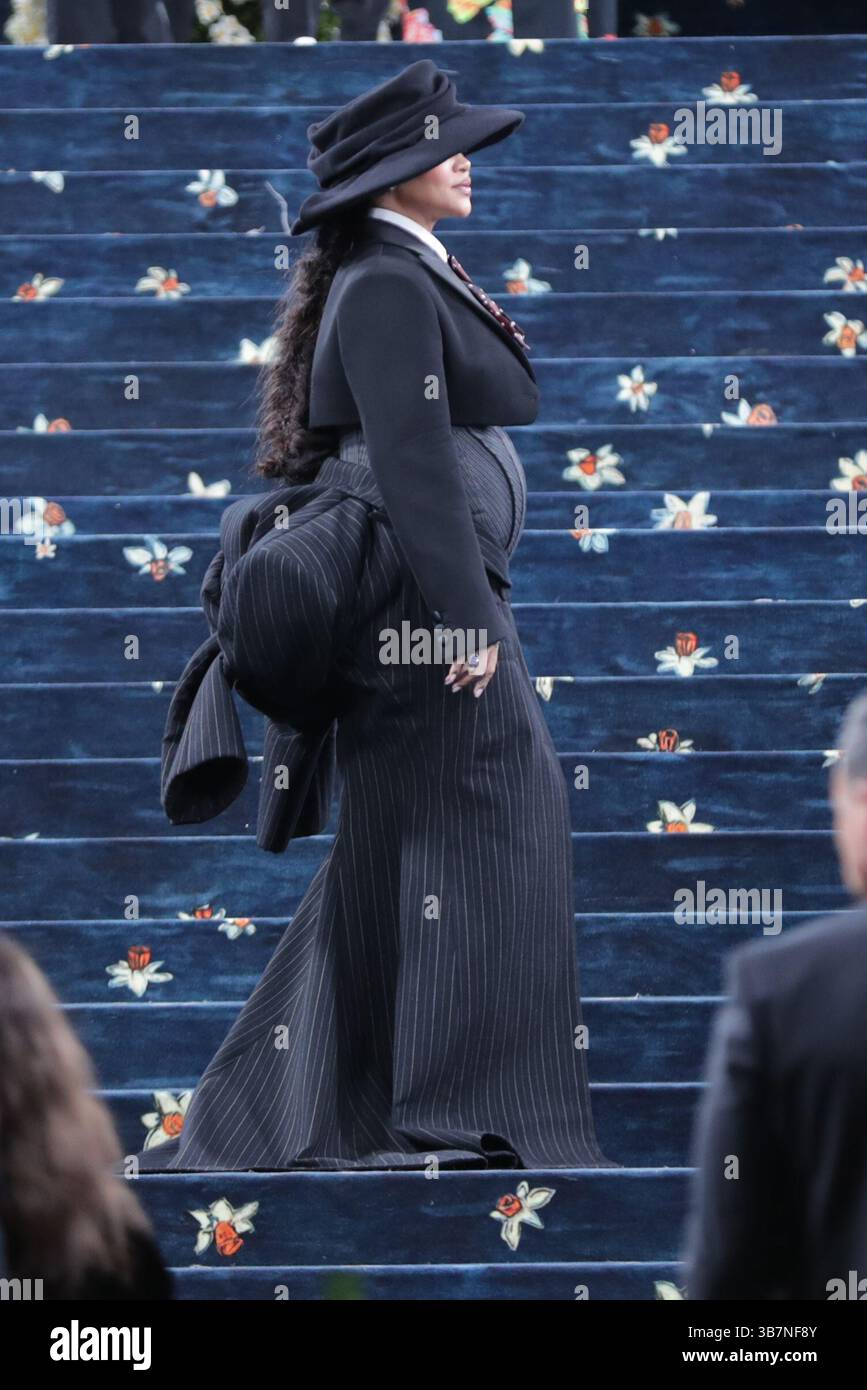 NEW YORK, NEW YORK - MAY 05: The 2025 Met Gala, held at the ...