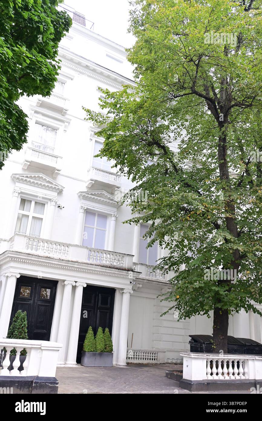 23-24 Leinster Gardens, Bayswater - fake house facades built over an ...