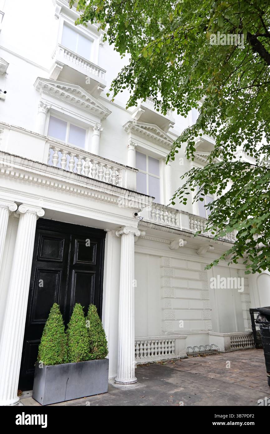 23-24 Leinster Gardens, Bayswater - fake house facades built over an ...