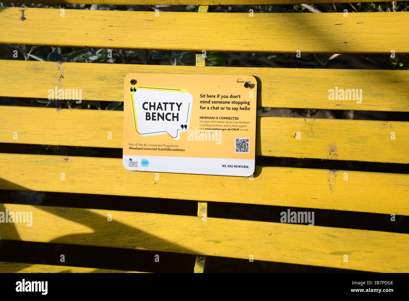 Chatty bench hi-res stock photography and images - Alamy