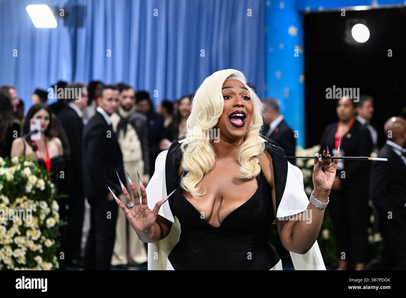 New York, USA. 05th May, 2025. Lizzo walking on the red carpet at the ...