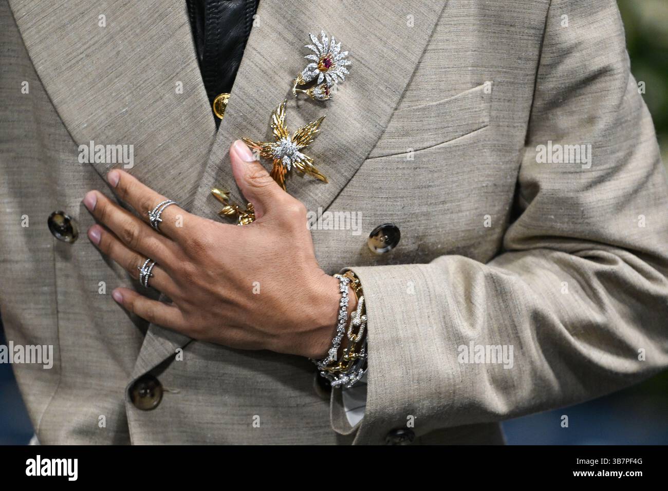 New York, USA. 05th May, 2025. Chance The Rapper walking on the red ...