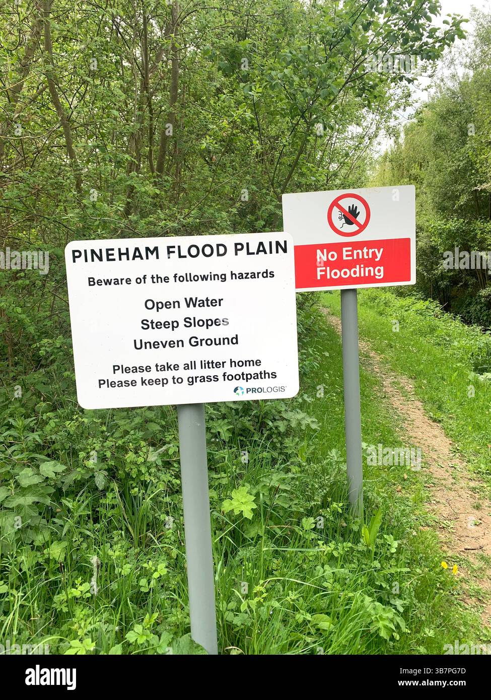 Flood sign smartphone stock photos and images - Alamy