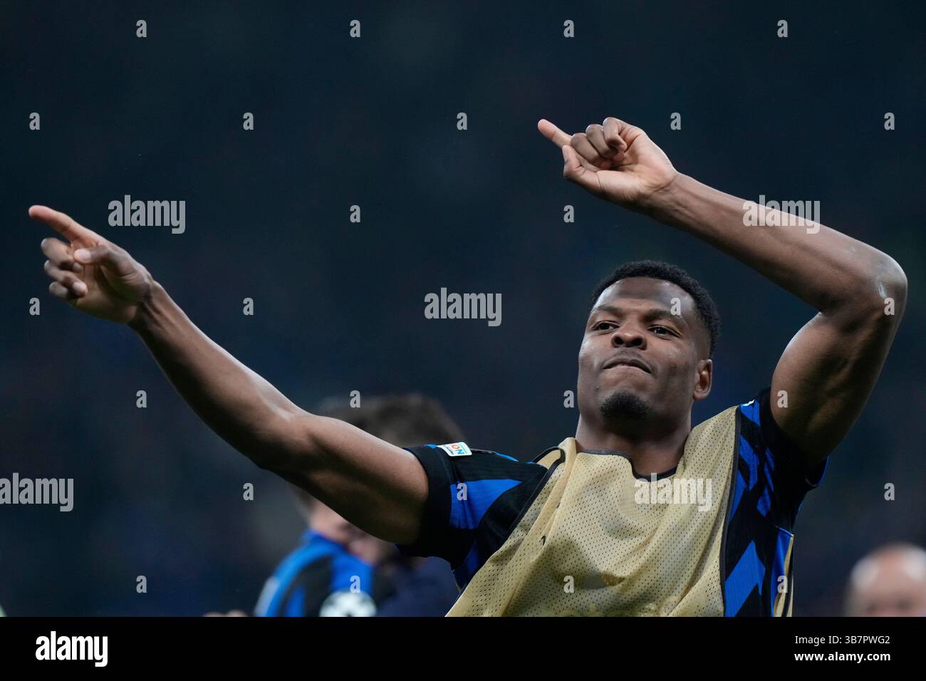 Inter Milan's Denzel Dumfries celebrates at the end of the Champions ...