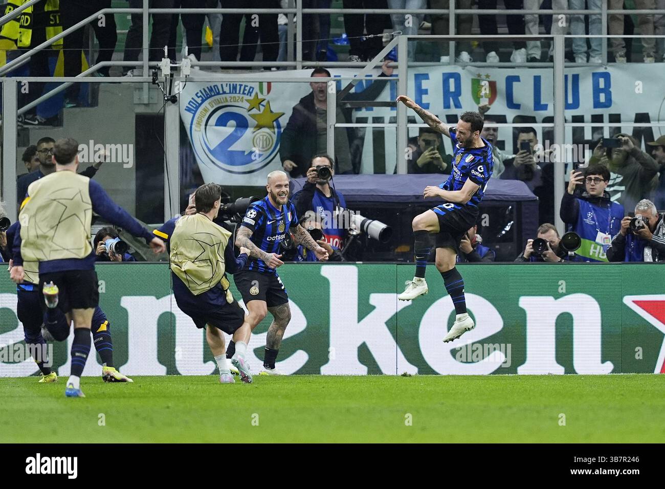 Hakan Calhanoglu of Inter celebrates his goal 2-0 during the UEFA ...
