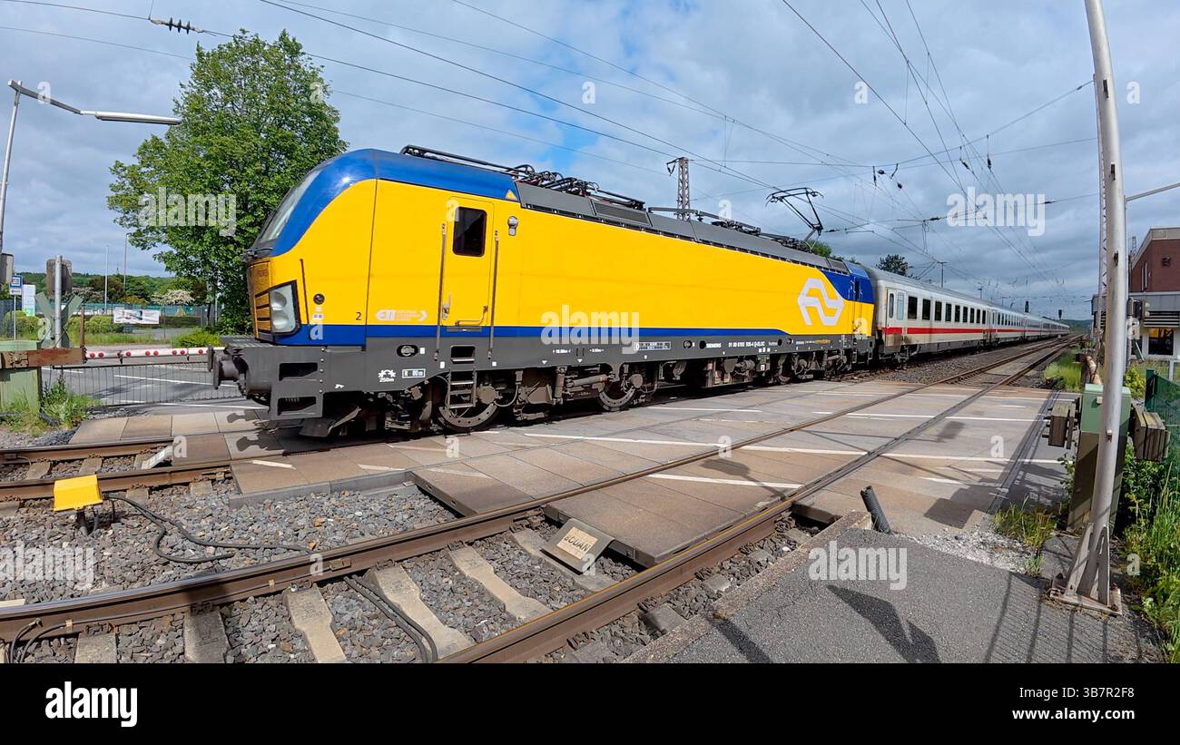 Eiisenbahnverkehr am Bahnhof Ibbenbüren-Esch Durchfahrt des Intercity ...