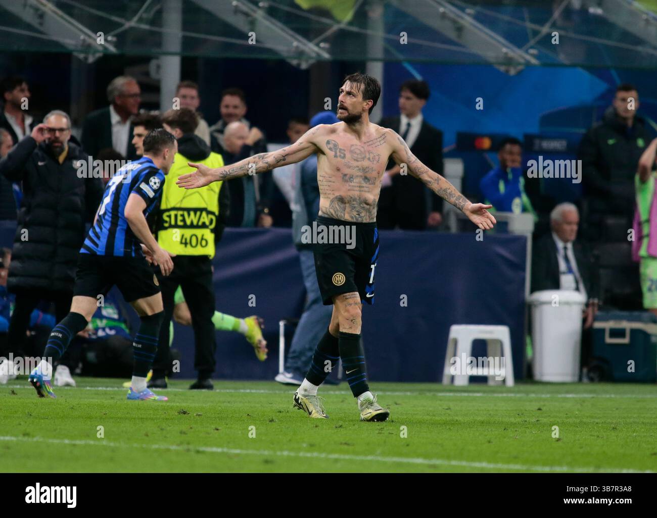 Milan, Italy. 06th May, 2025. Francesco Acerbi of Inter FC celebrating after scoring a goal ...