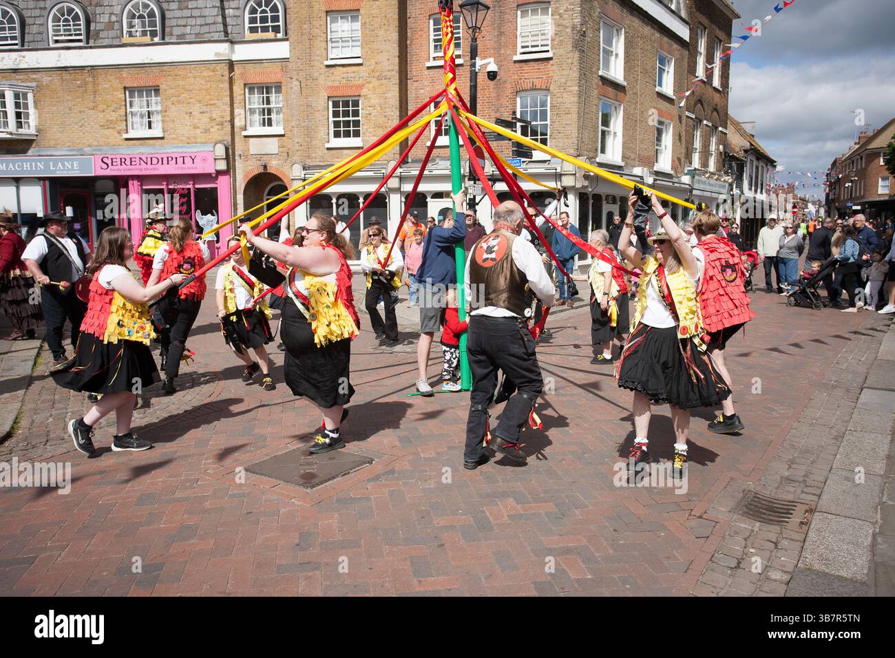 Maypole dancers dancing Stock Photo - Alamy