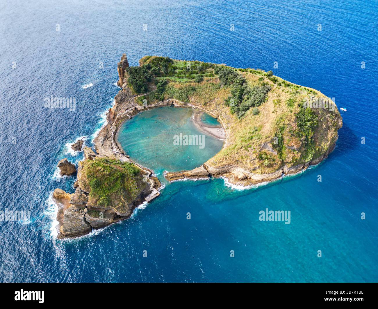 Aerial view of picturesque tropical Vila Franca do Campo Islet ...