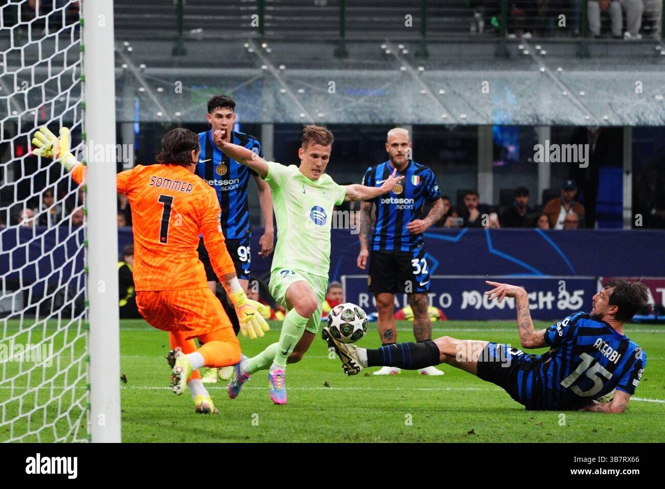 Giuseppe Meazza, Milan, Italy. 6th May, 2025. Champions League Semi ...