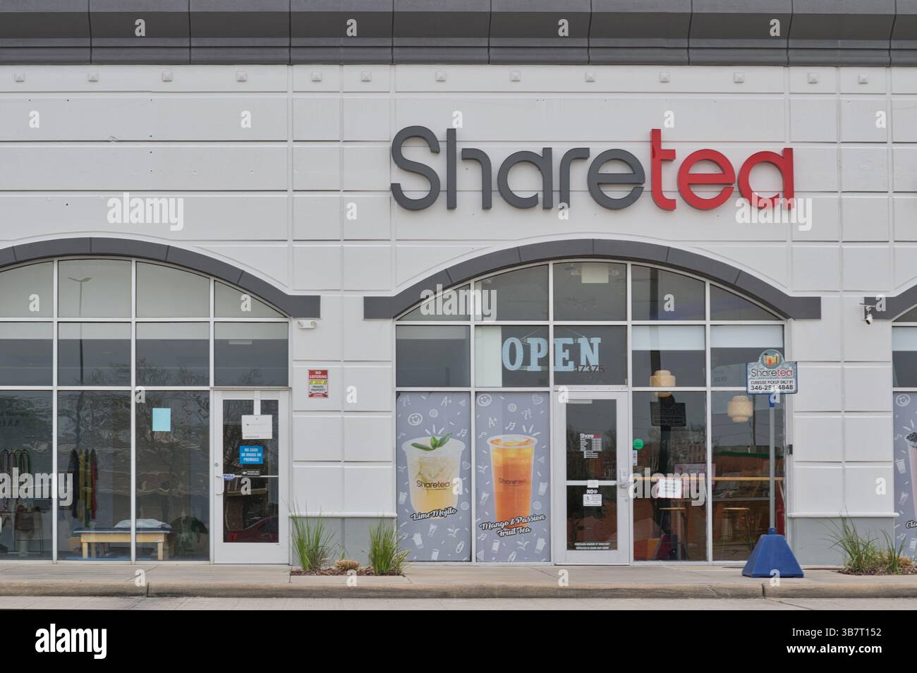 Houston, Texas USA 03-02-2025: Sharetea boba tea business storefront ...