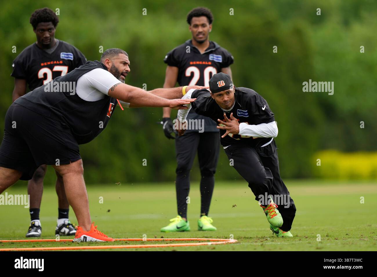 Cincinnati Bengals cornerback Marco Wilson, right, runs a drill with ...