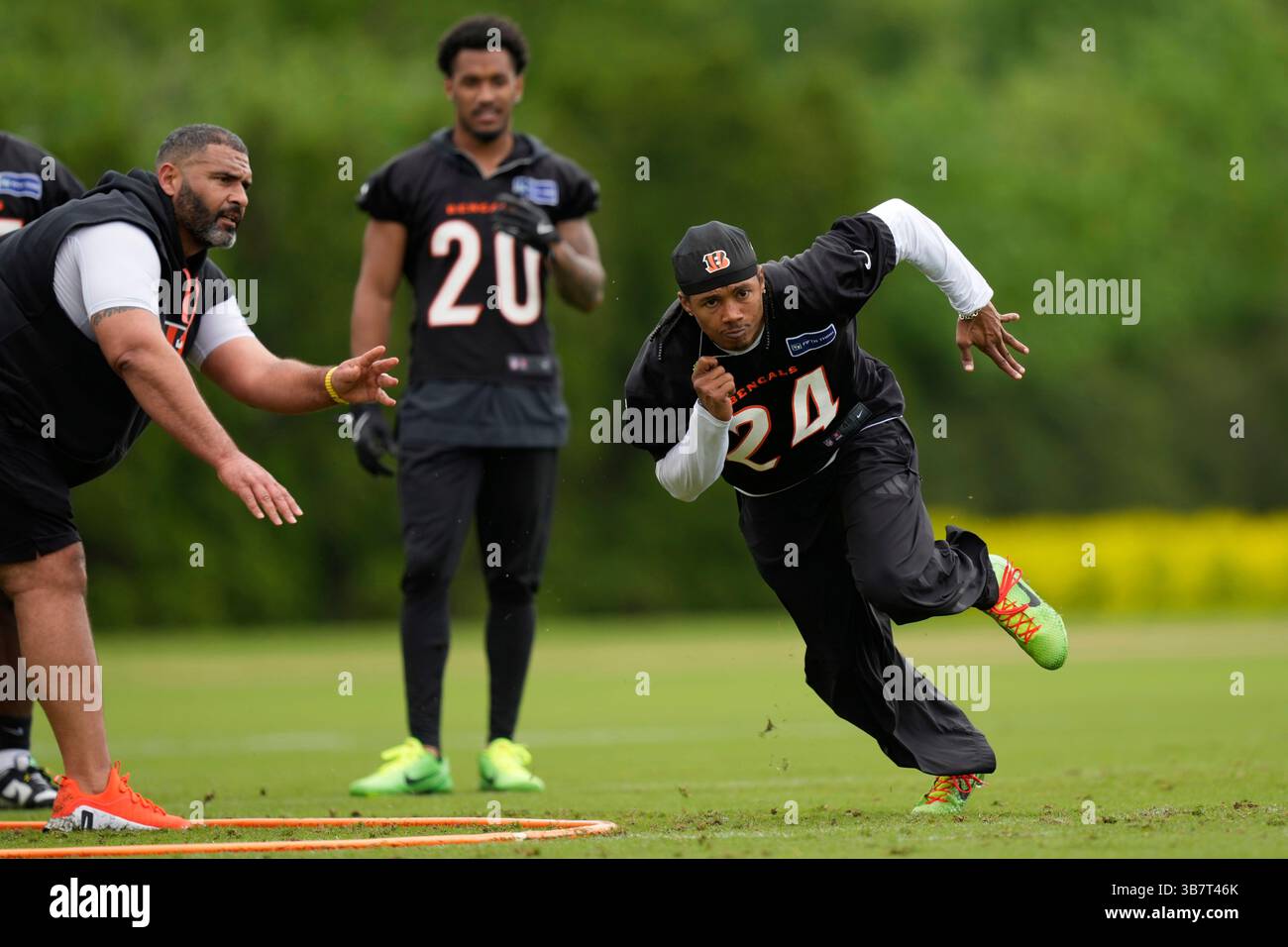 Cincinnati Bengals cornerback Marco Wilson, right, runs a drill with ...