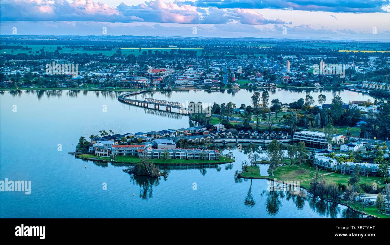 Yarrawonga bridge hi-res stock photography and images - Alamy