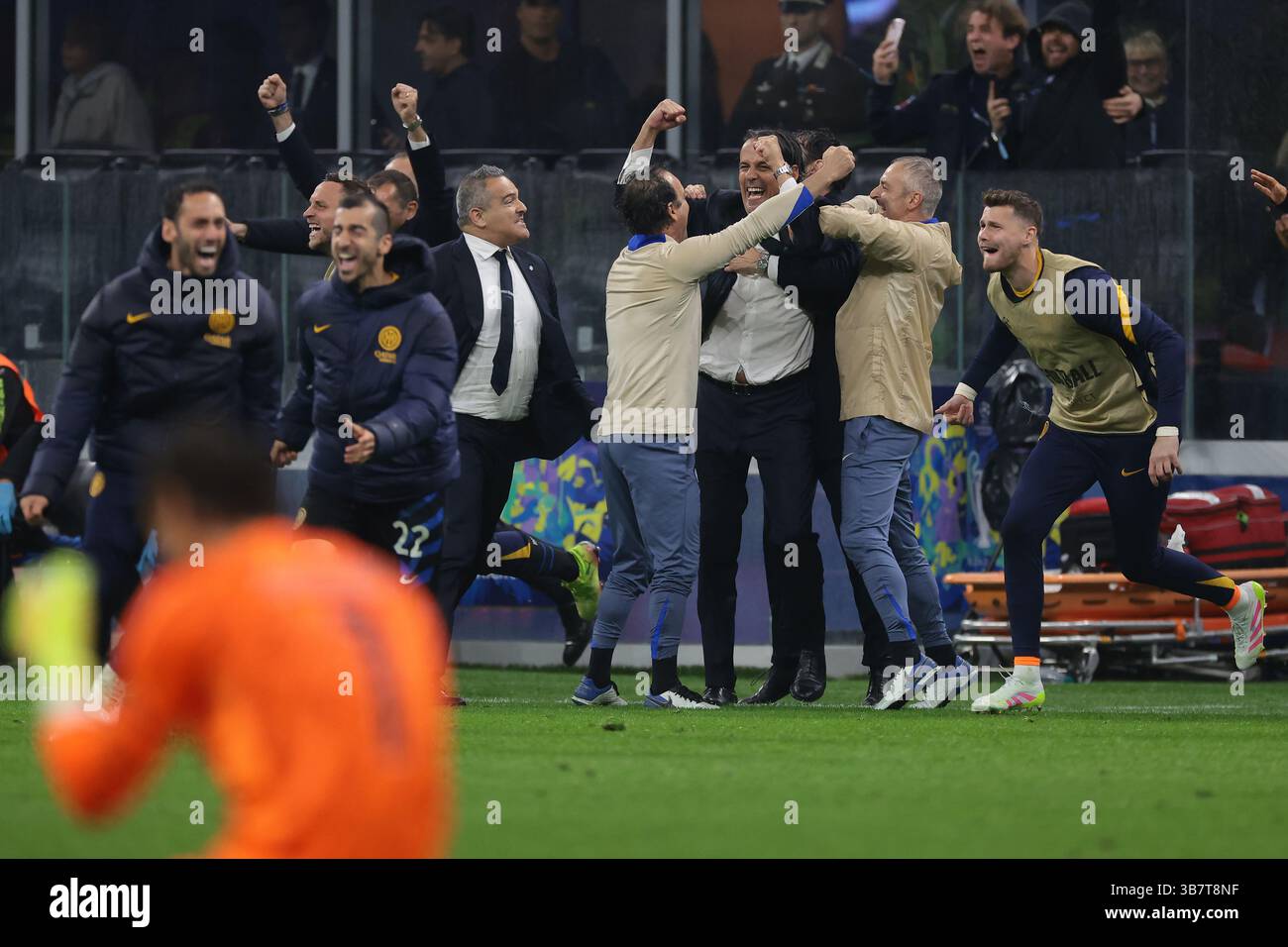 Milan, Italy, 6th May 2025. The FC Internazionale bench erupts as ...