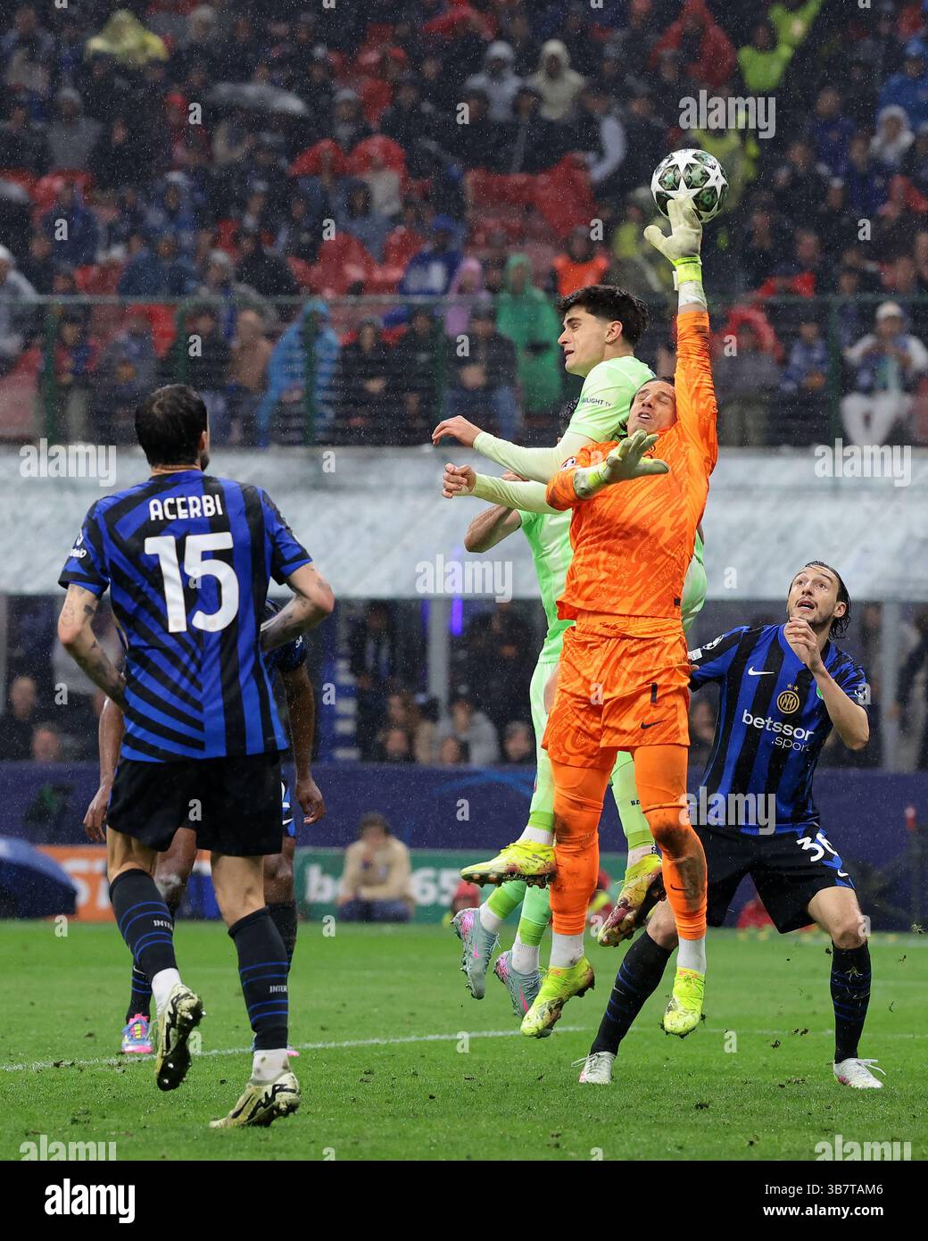 Milan, Italy, 6th May 2025. Francesco Acerbi and Matteo Darmian of FC ...