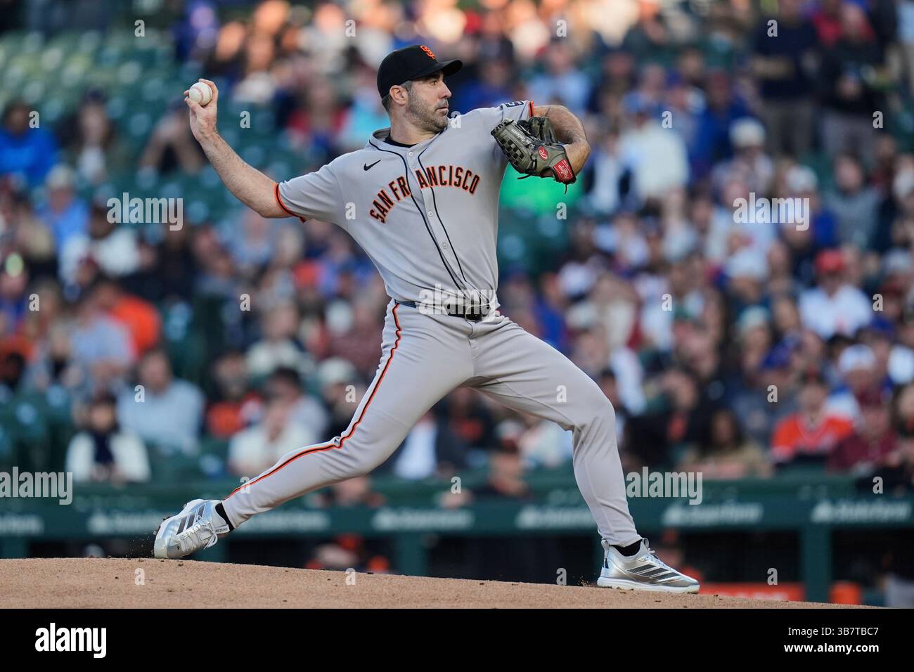 San Francisco Giants starting pitcher Justin Verlander (35) throws ...