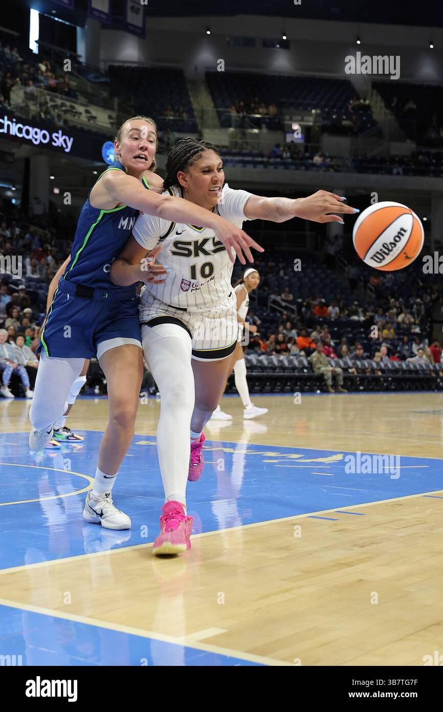 CHICAGO, IL - MAY 06: Alanna Smith #8 of the Minnesota Lynx and Kamilla ...