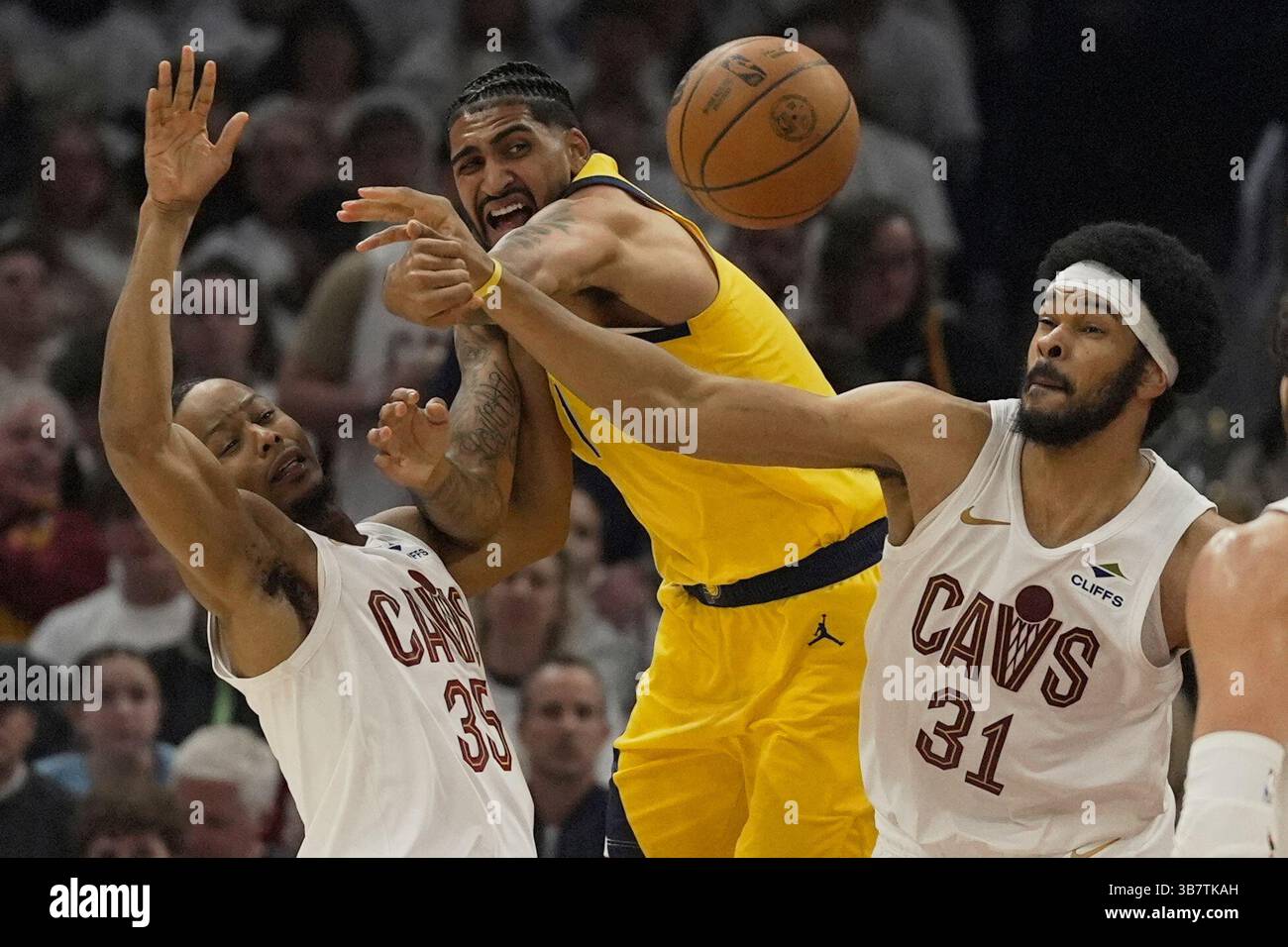Cleveland Cavaliers forward Isaac Okoro (35), Indiana Pacers forward ...