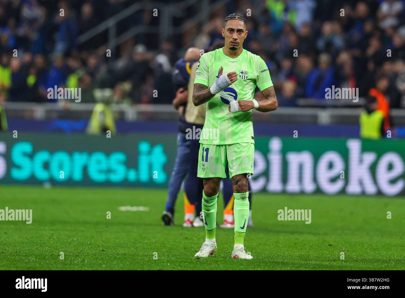 Milan, Italien. 06th May, 2025. Raphinha of FC Barcelona reacts during ...