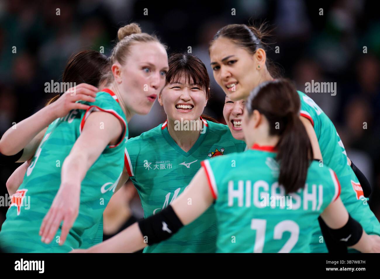 Haruka Oyama & Osaka Marvelous team group, MAY 2, 2025 - Volleyball : 2024-25 SV.LEAGUE Women ...