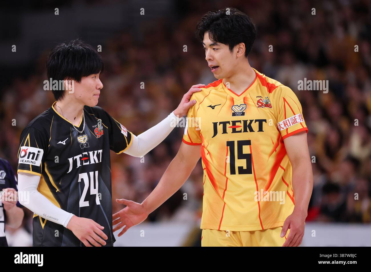(L-R) Tomohiro Ogawa, Kento Miyaura (), MAY 3, 2025 - Volleyball : 2024-25 SV.LEAGUE Men ...