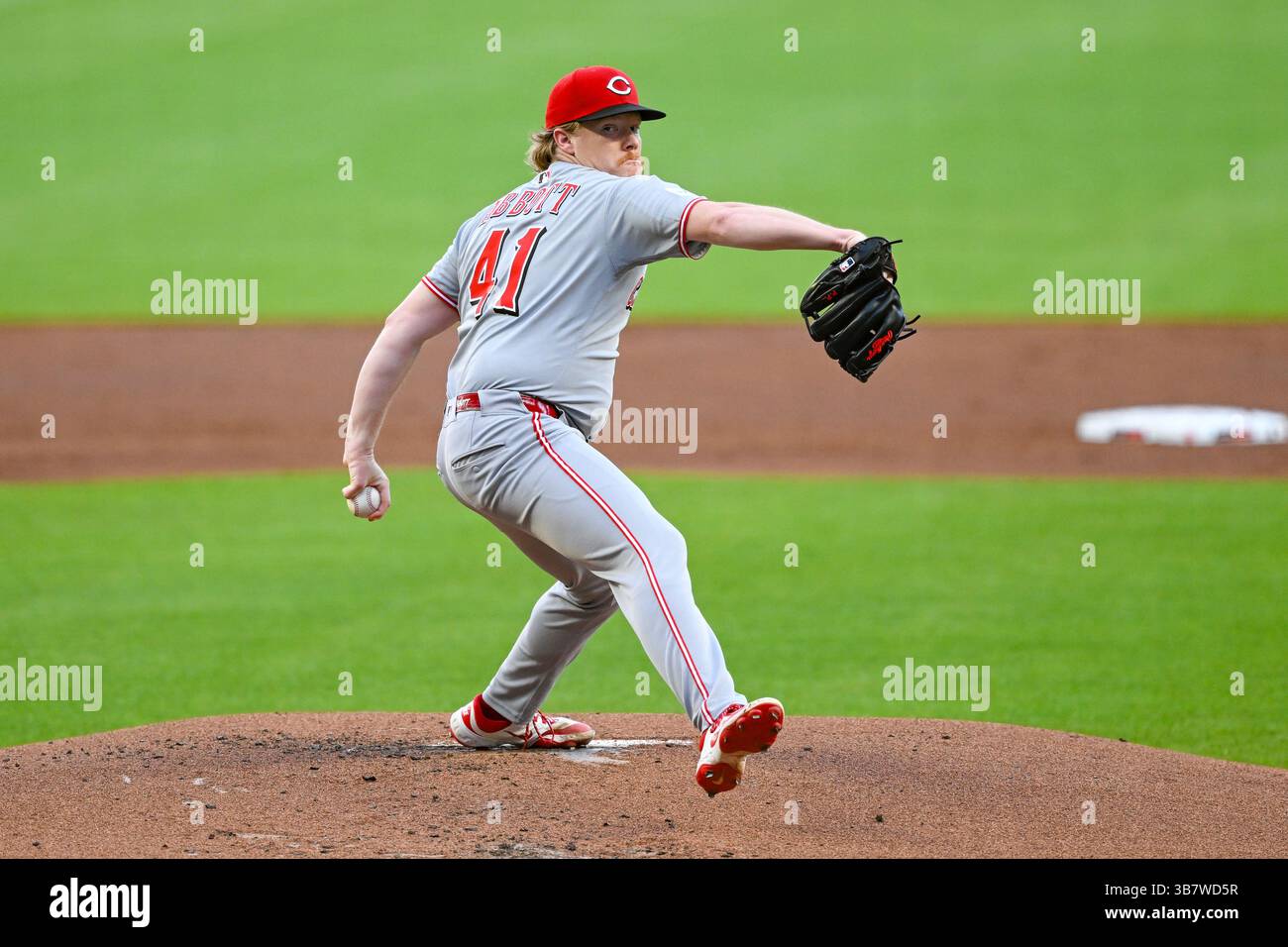 ATLANTA, GA – MAY 06: Cincinnati starting pitcher Andrew Abbott (41 ...