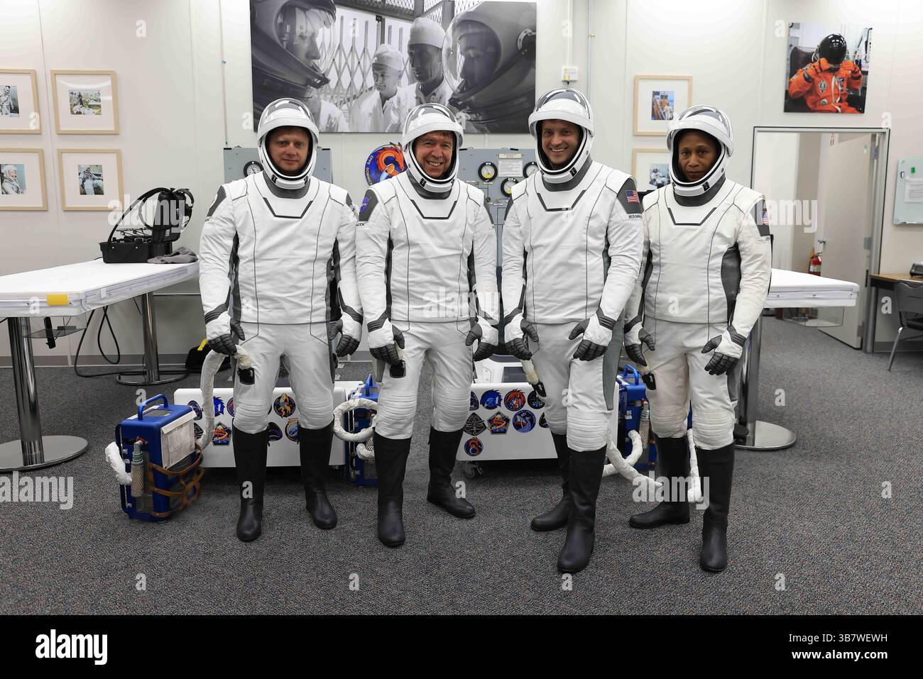 Crew quarters hi-res stock photography and images - Alamy