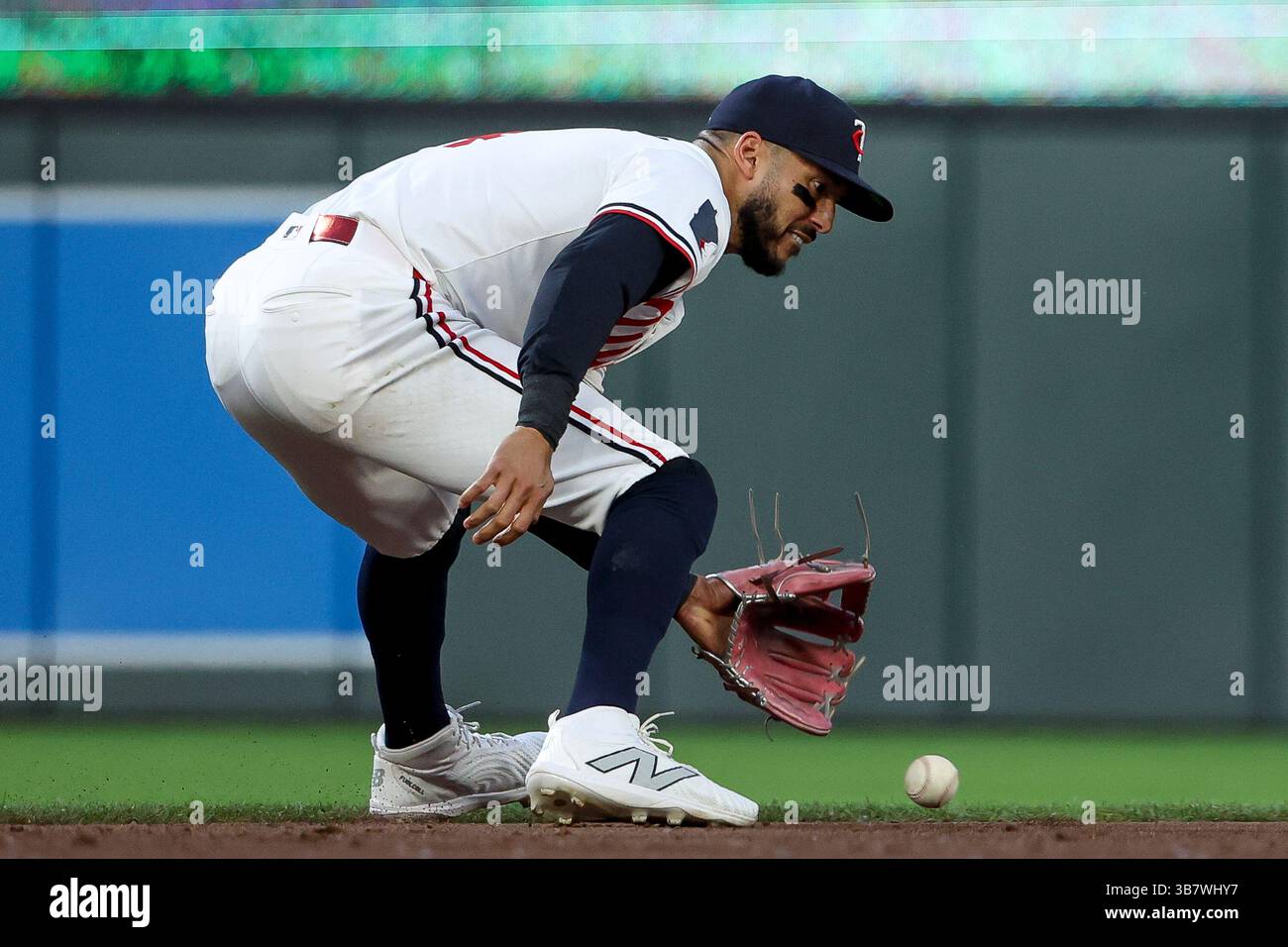 Minnesota Twins shortstop Carlos Correa (4) fields the ball during the ...