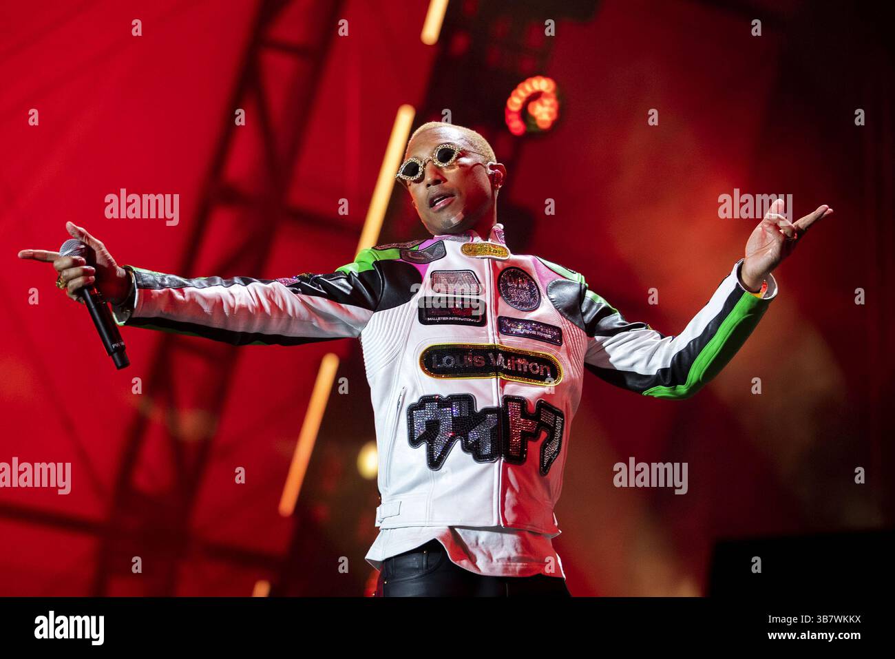 Something in the water festival hi-res stock photography and images - Alamy