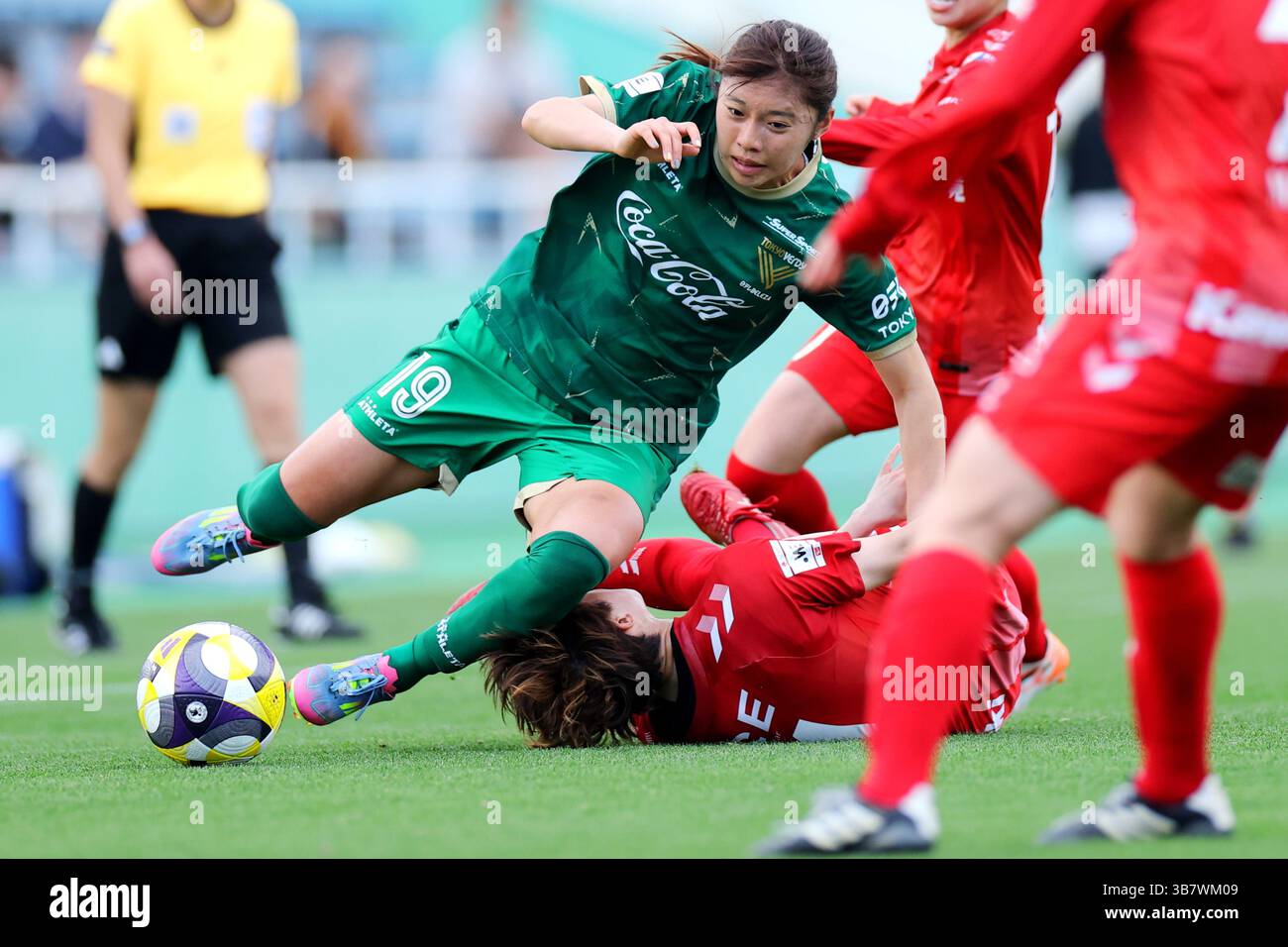 (L-R) Yuzuki Yamamoto (Beleza), Fukina Mizuno (Leonessa), MAY 4, 2025 - Football / Soccer : 2024 ...