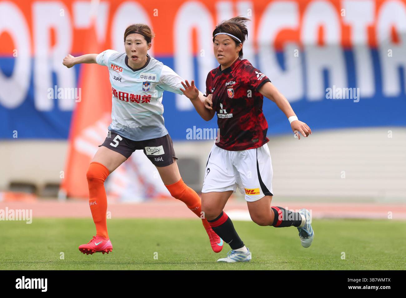 (L-R) Yuri Kawamura (Albirex Ladies), Hana Takahashi (Reds Ladies), MAY ...