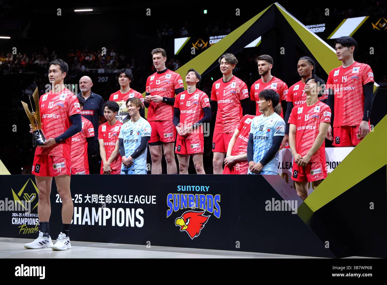 Kenya Fujinaka () & Suntory Sunbirds Osaka team group, MAY 5, 2025 ...