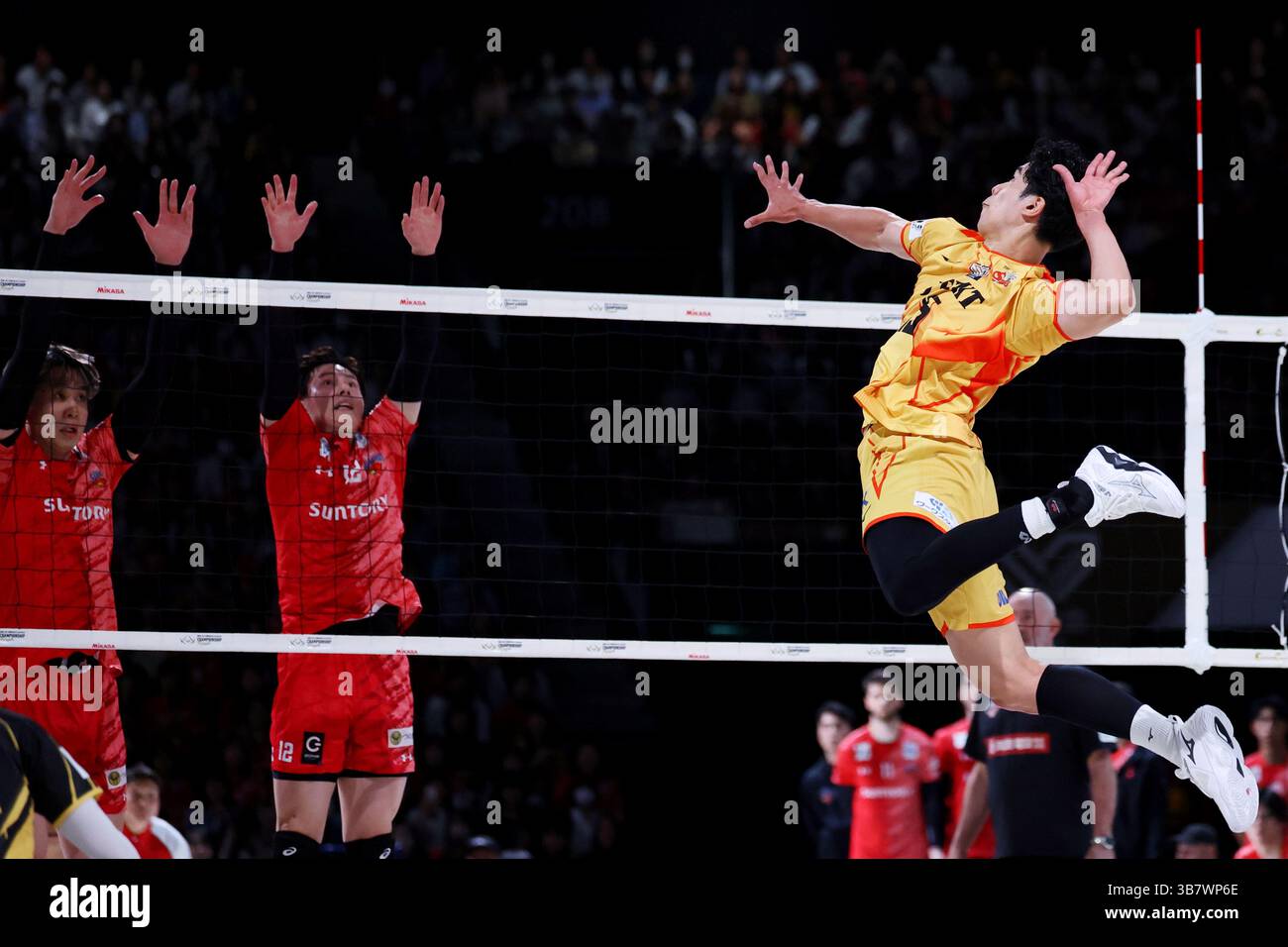 Kento Miyaura (), MAY 5, 2025 - Volleyball : 2024-25 SV.LEAGUE Men ...