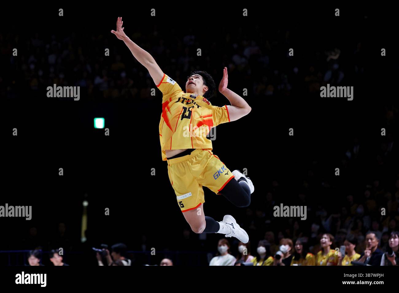 Chiba, Japan. 5th May, 2025. Kento Miyaura () Volleyball : 2024-25 SV ...