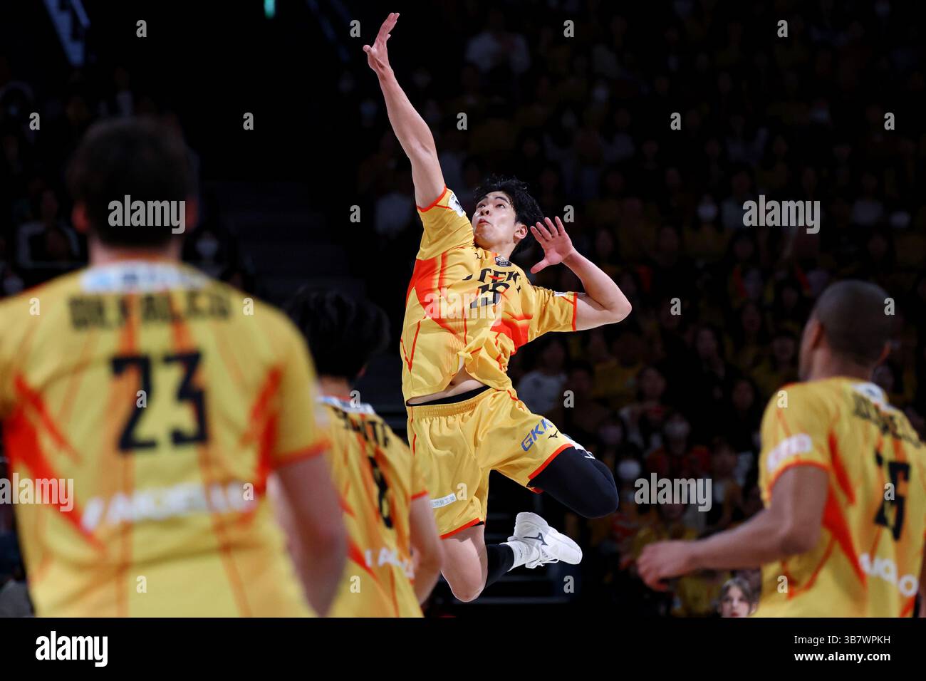 Chiba, Japan. 5th May, 2025. Kento Miyaura () Volleyball : 2024-25 SV ...