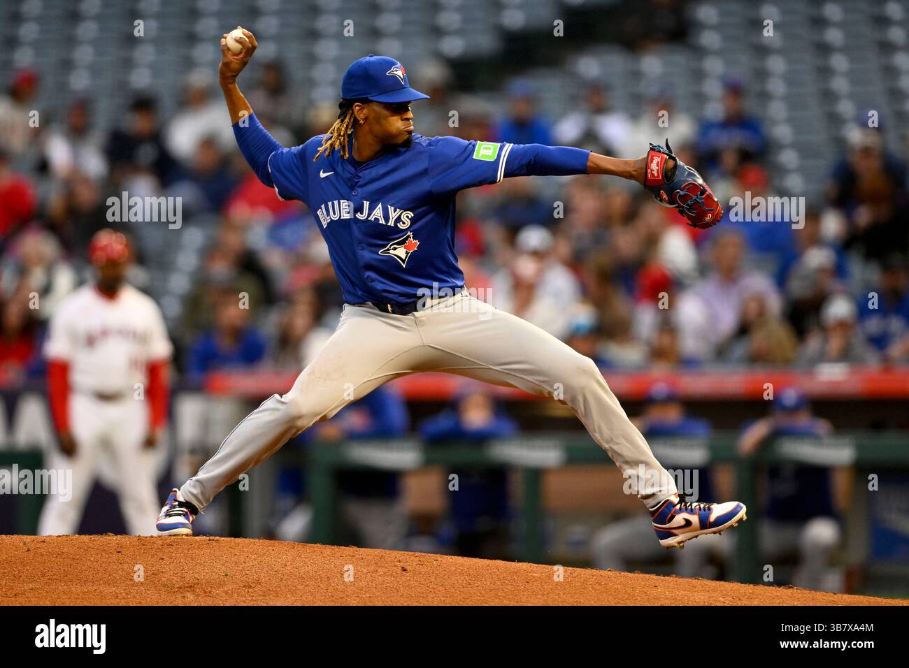 Toronto Blue Jays starting pitcher José Ureña throws to a Los Angeles ...