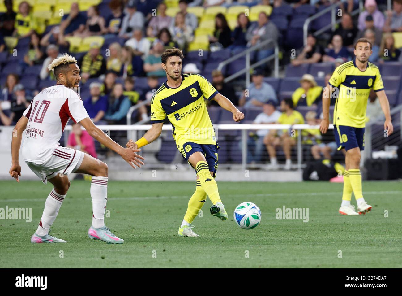 NASHVILLE, TN - MAY 06: Nashville SC midfielder Gastón Brugman #7 makes ...