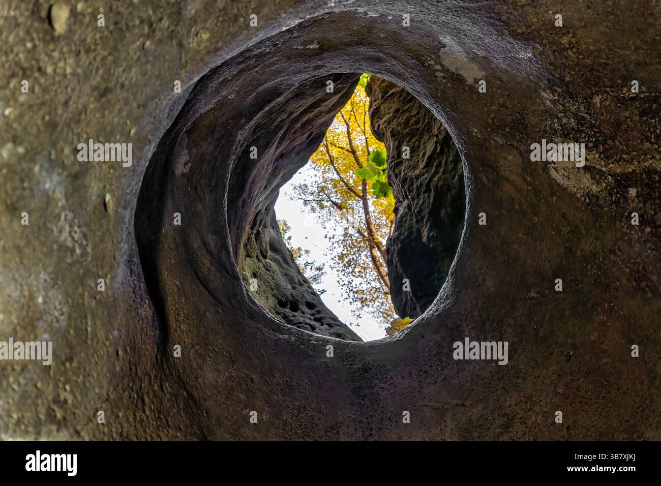 Mammoth pot hole hi-res stock photography and images - Alamy