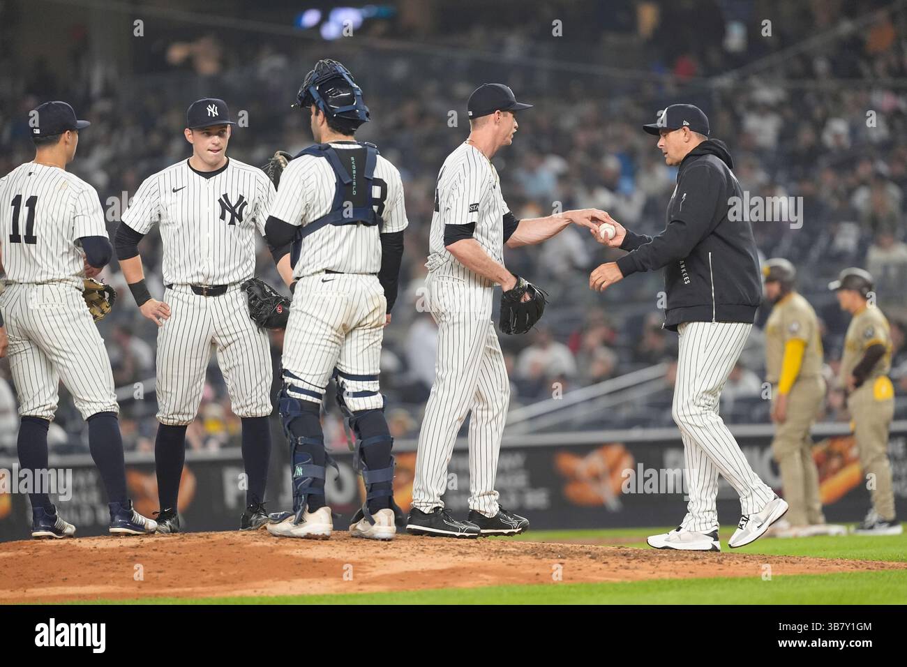 BRONX, NY - MAY 06: New York Yankees Manager Aaron Boone (17) makes a ...