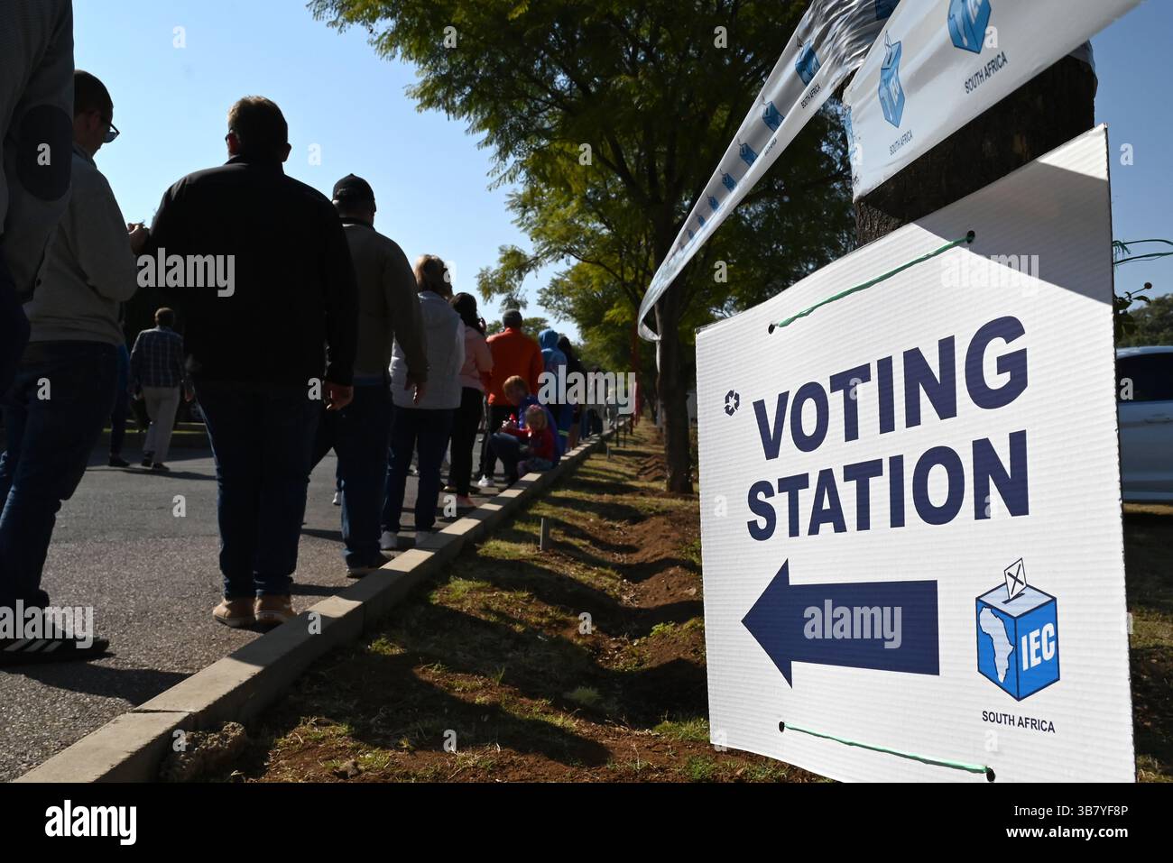 May 29, 2024, Johannesburg, Gauteng, South Africa: people line at a ...