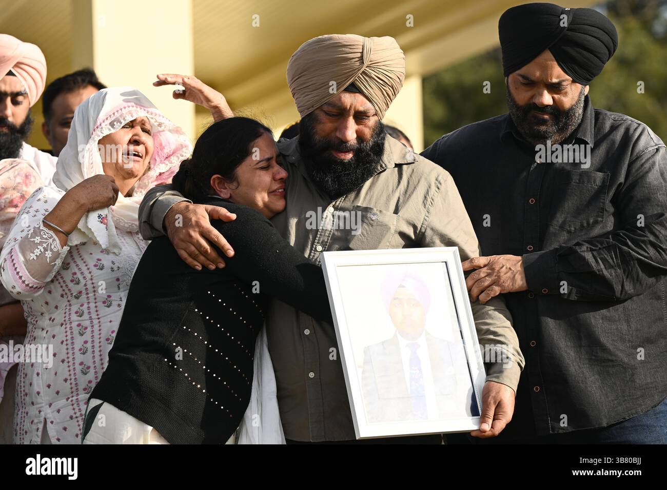 Newcastle, Australia. 07th May, 2025. Jasmeen Kaur (left) and Arminder ...
