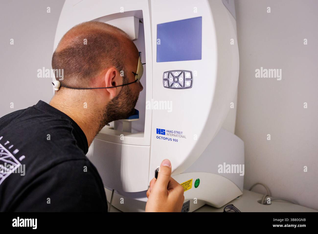 23 May 2024, Bavaria, Erlangen: A patient sits at a perimeter during a ...