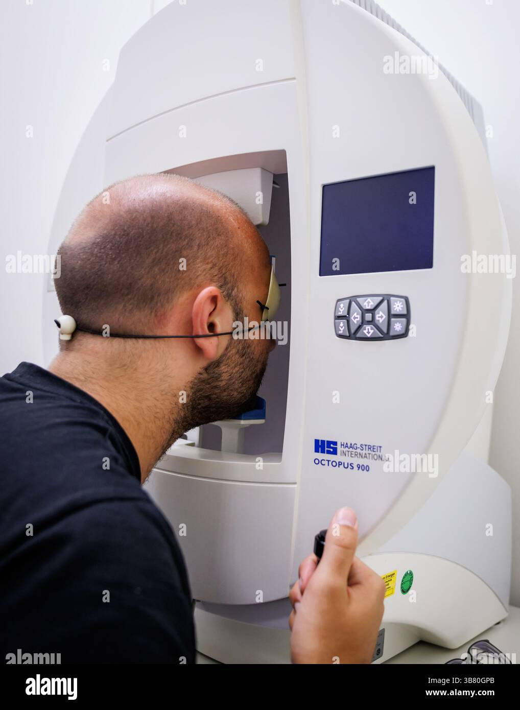 Perimetry visual hi-res stock photography and images - Alamy